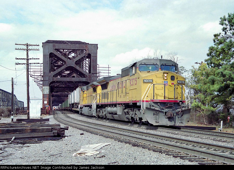 UP 9375 east over the Mississippi